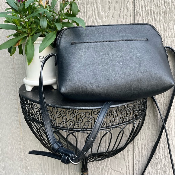 Universal Thread | Bags | Universal Thread Crossbody Bag | Poshmark